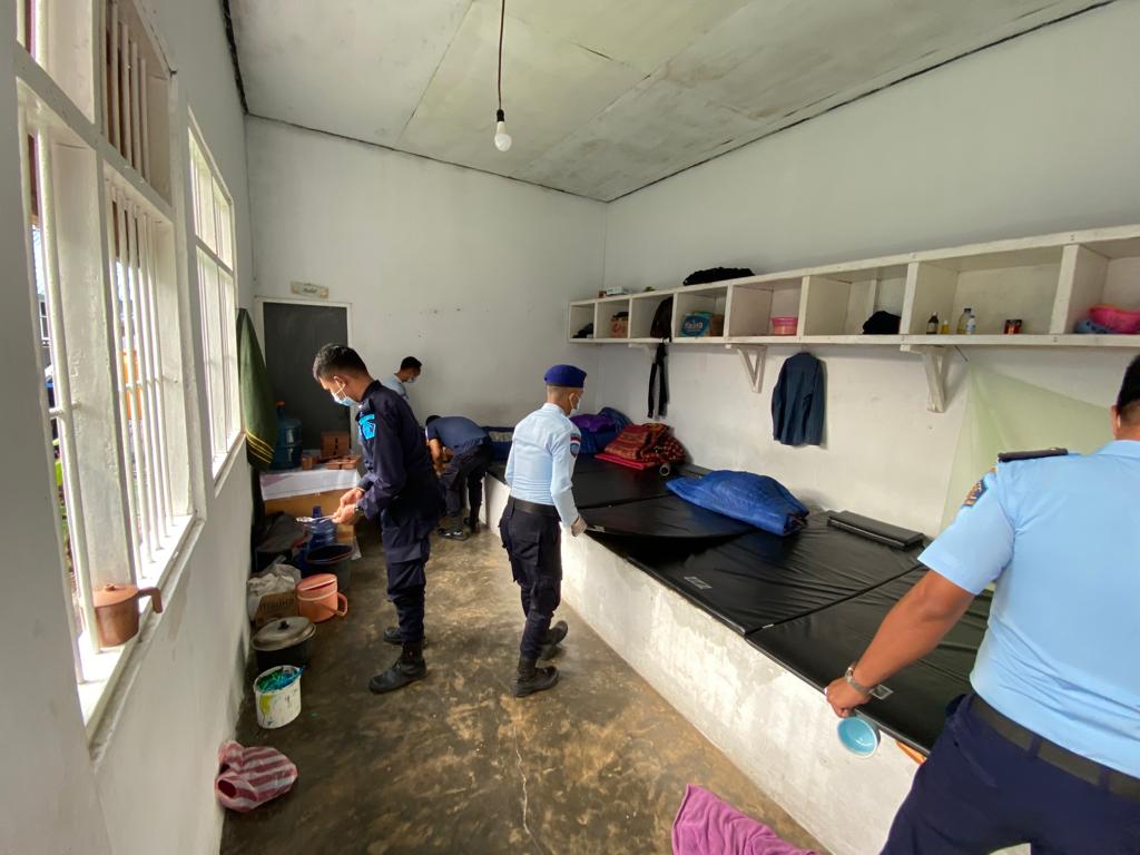 Geledah Kamar Hunian, Petugas Lapas Wonreli Amankan Benda Dilarang ... Geledah Kamar Hunian, Petugas Lapas Wonreli Amankan Benda Dilarang ...